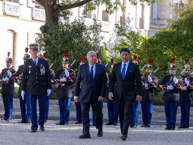 Ерөнхийлөгч У Хүрэлсүхэд Бүгд Найрамдах Франц Улсын Сенатын Ерөнхийлөгч Жерар Ларше бараалхлаа